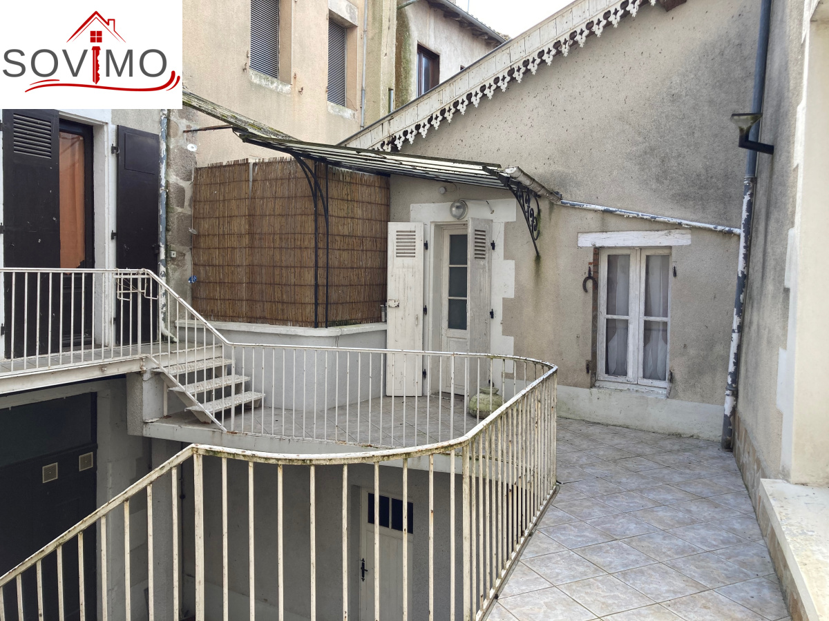 Vente immeuble Confolens 16 pièces 358m² 93500€ | Sovimo