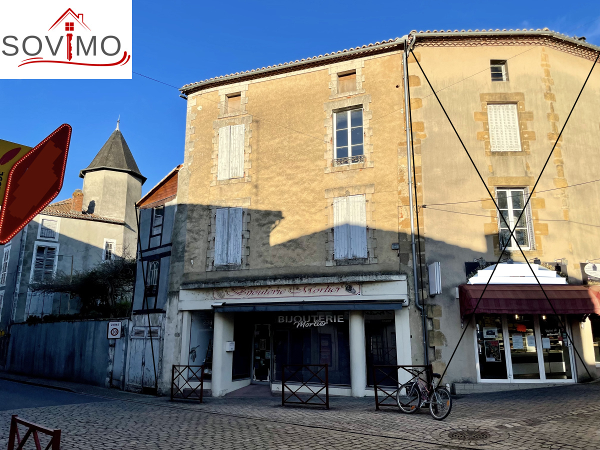 Vente immeuble Confolens 9 pièces 245m² 77000€ | Sovimo
